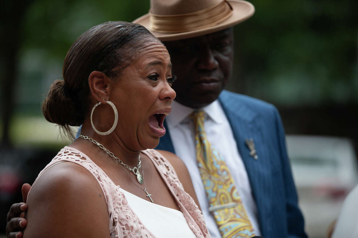 Jalen Randle's family demands charges against Houston cop