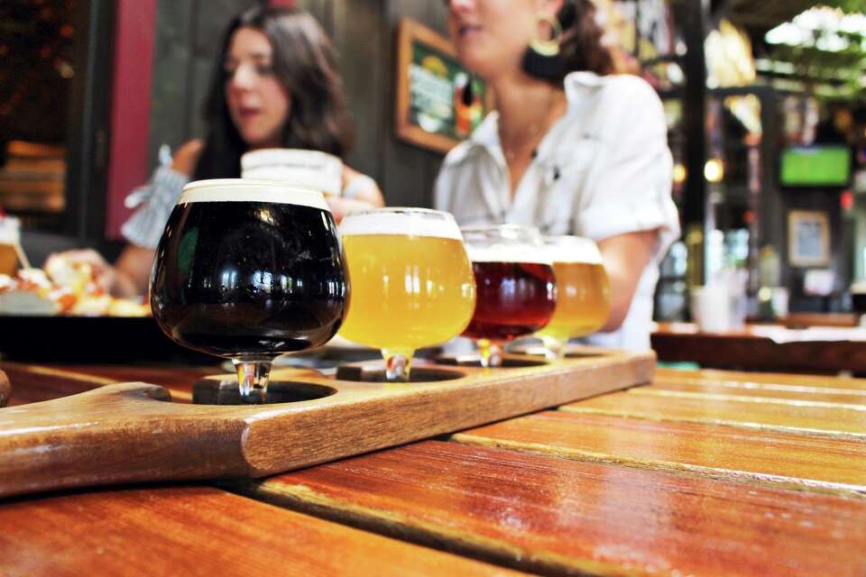 16 excellent bars in downtown Houston to visit now