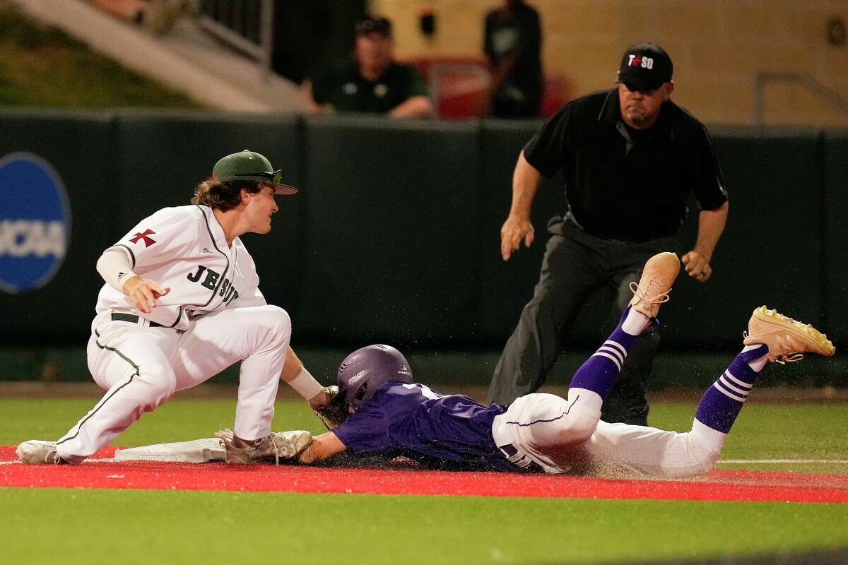 Ridge Point beats Strake Jesuit in Class 6A, Region III baseball series