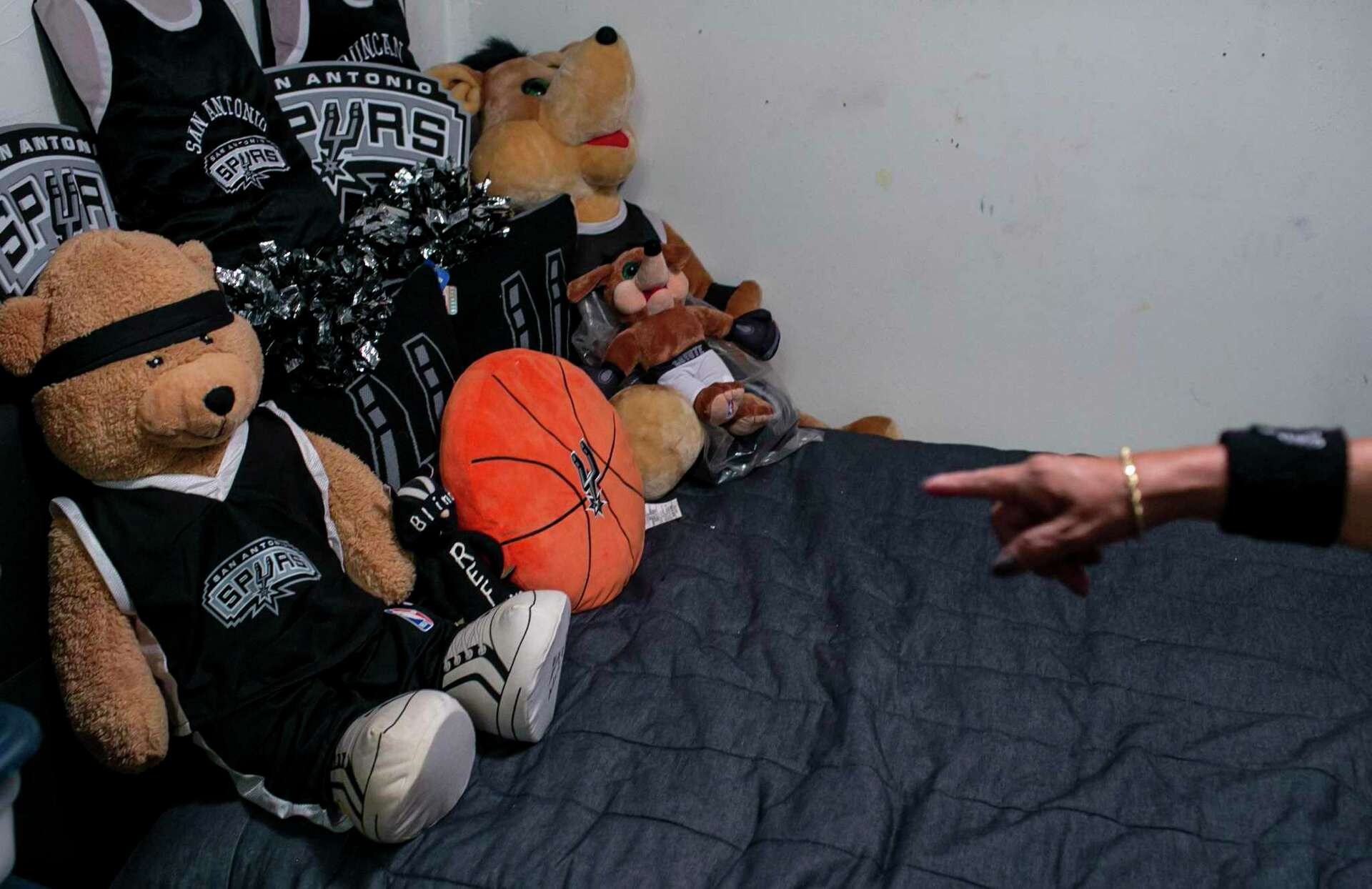 'Spurs Lady': Her life revolves around the Silver and Black