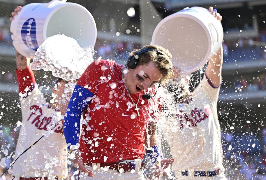 MLB roundup: Phillies rally late to stun Angels