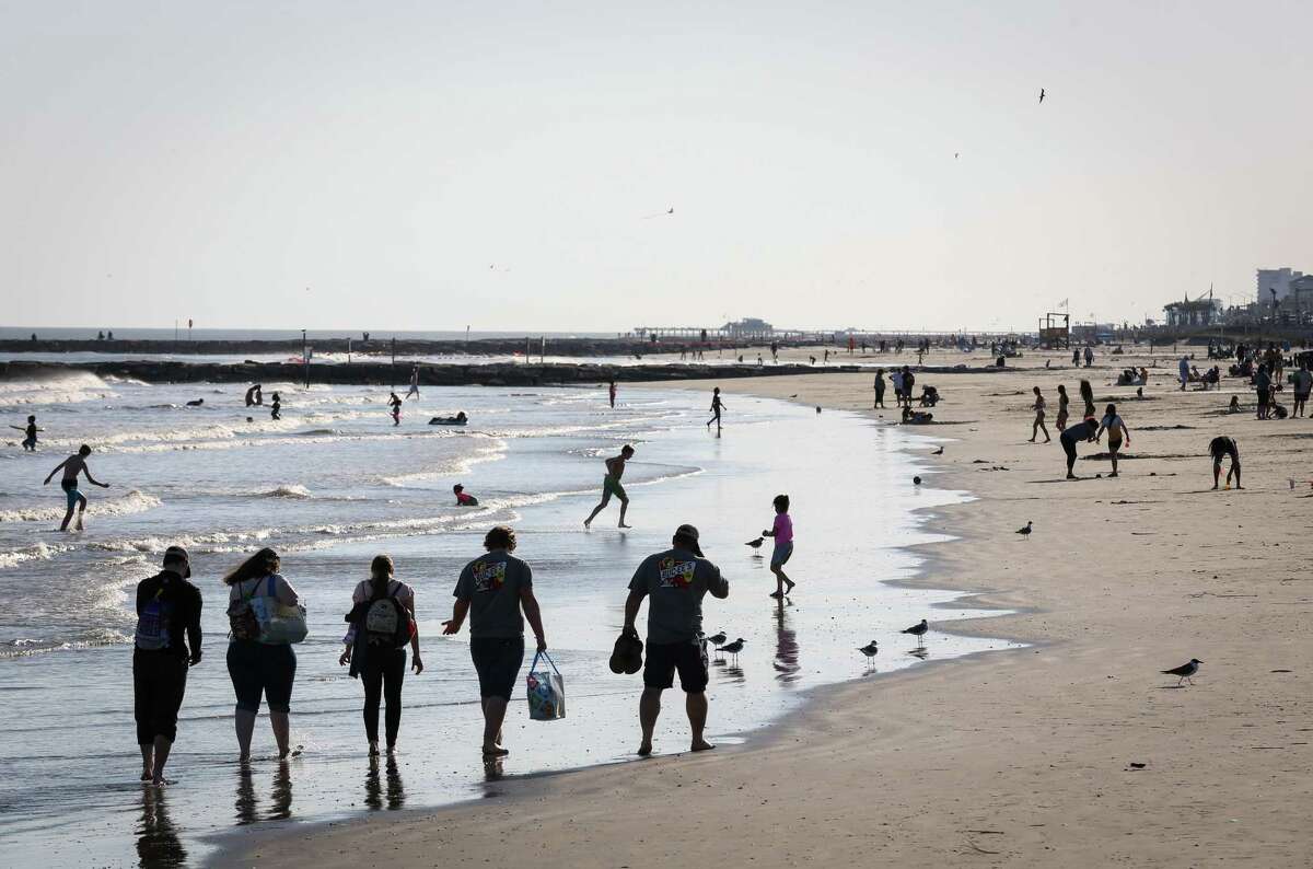 Galveston's brown beach water turned blue again. Here's why.