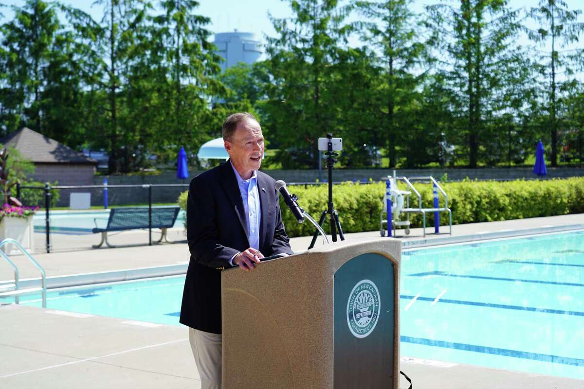 New Canaan pool honors Steve Benko's 50 years of service