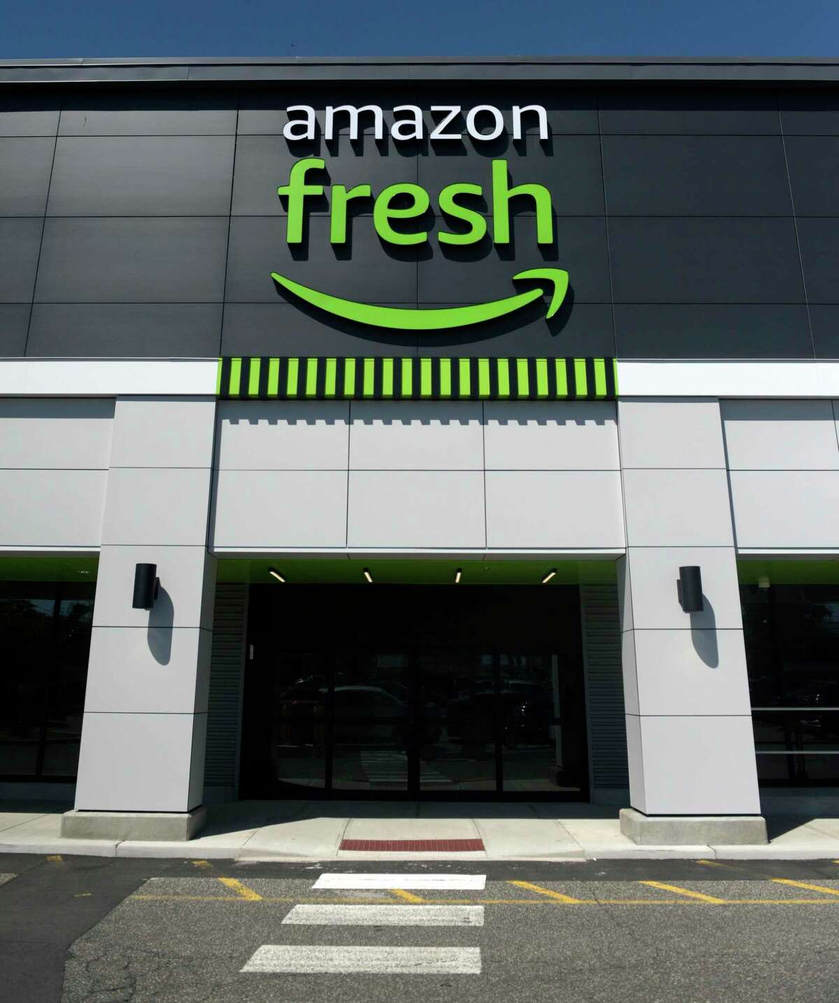 When will Amazon Fresh open in Brookfield?