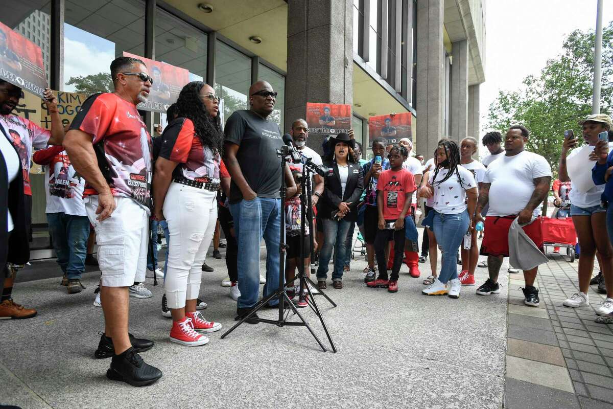 Autopsy shows Jalen Randle was shot in neck by Houston police