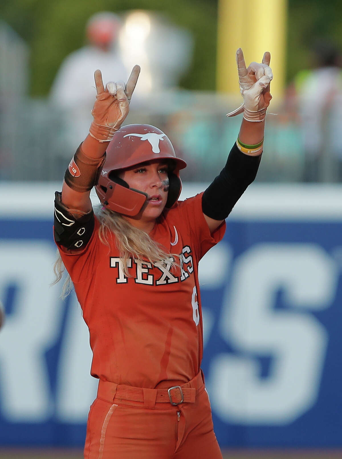 Women's College World Series: Texas upends Oklahoma State