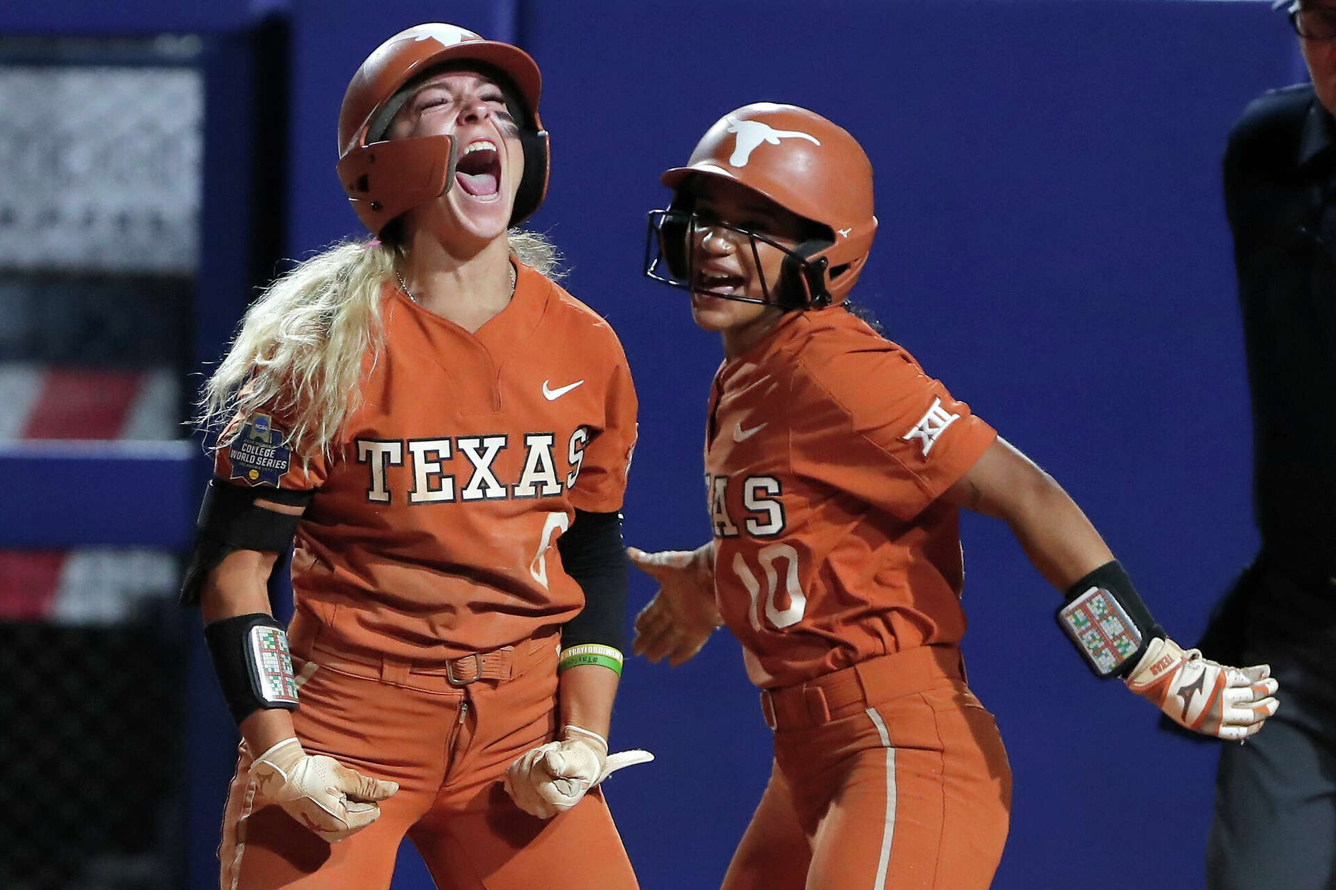 NCAA softball: Texas vs. Oklahoma will be fun to watch