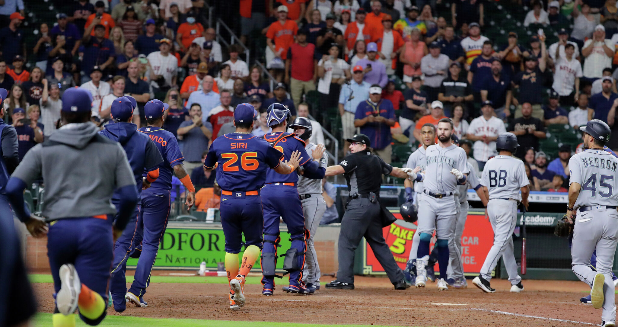 Houston Astros: Inside benches-clearing incident vs. Mariners