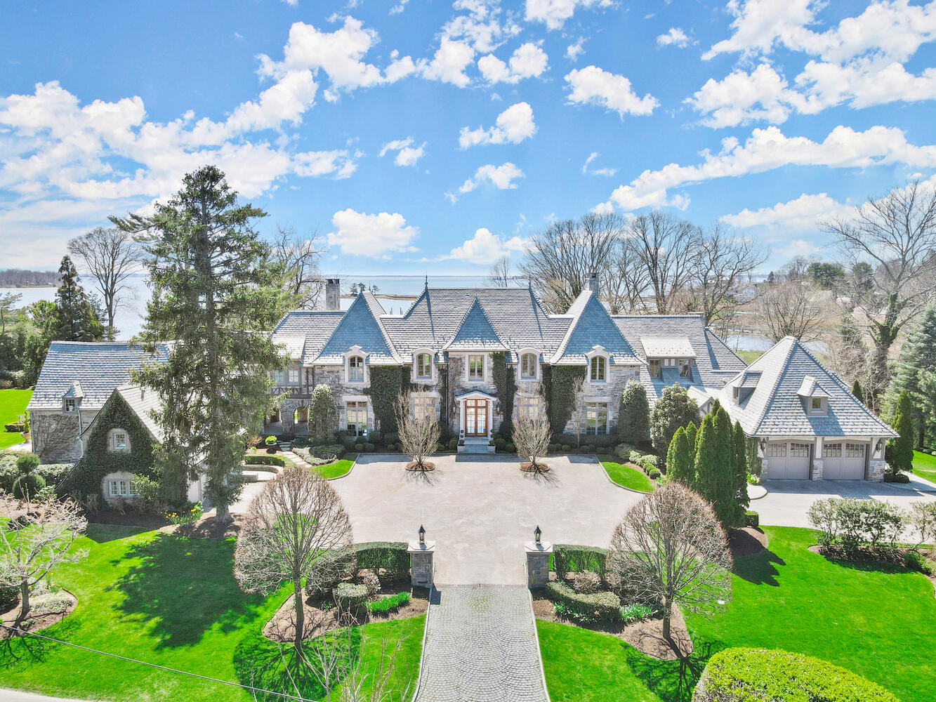 Riverside manor with guest cottage listed for $25.5M - Trendradars Latest