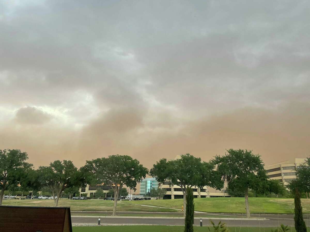 Photos show dust storm rolling through Midland