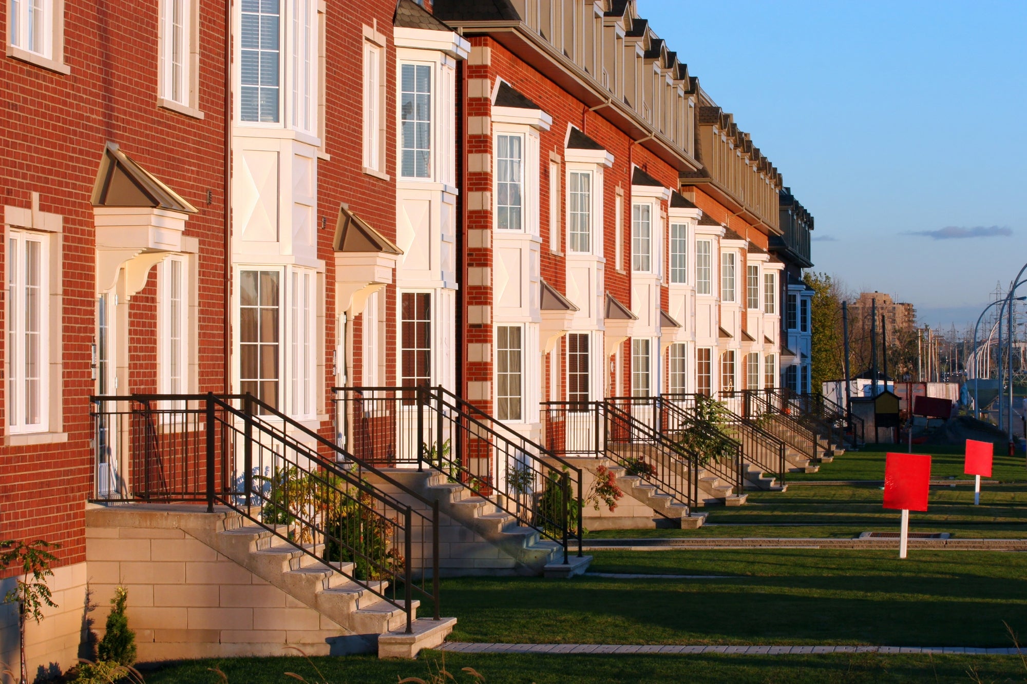 4 Tips for Working Successfully With a Building Contractor When You Are ...