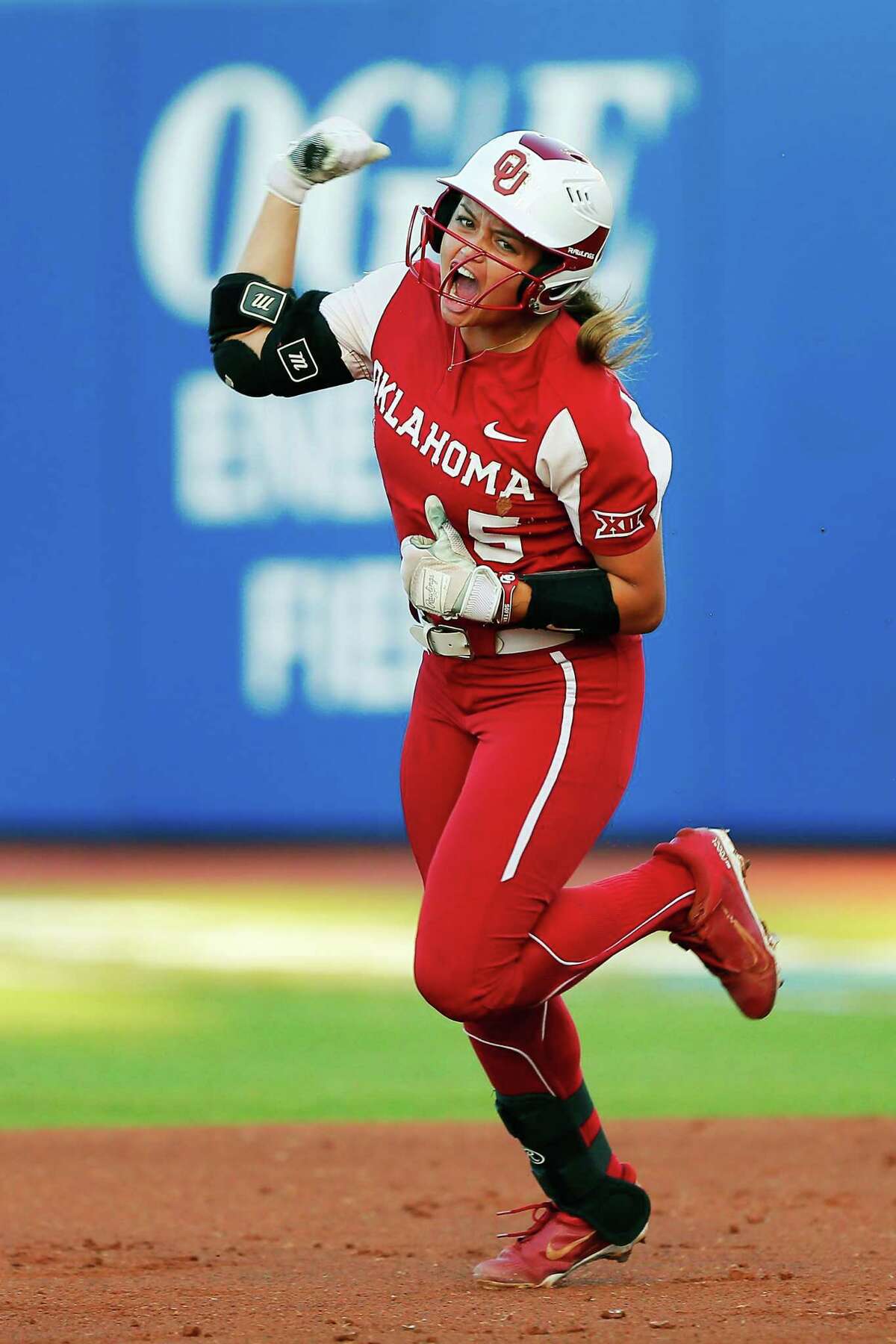 WCWS: Oklahoma crushes Texas, 16-1 in opener