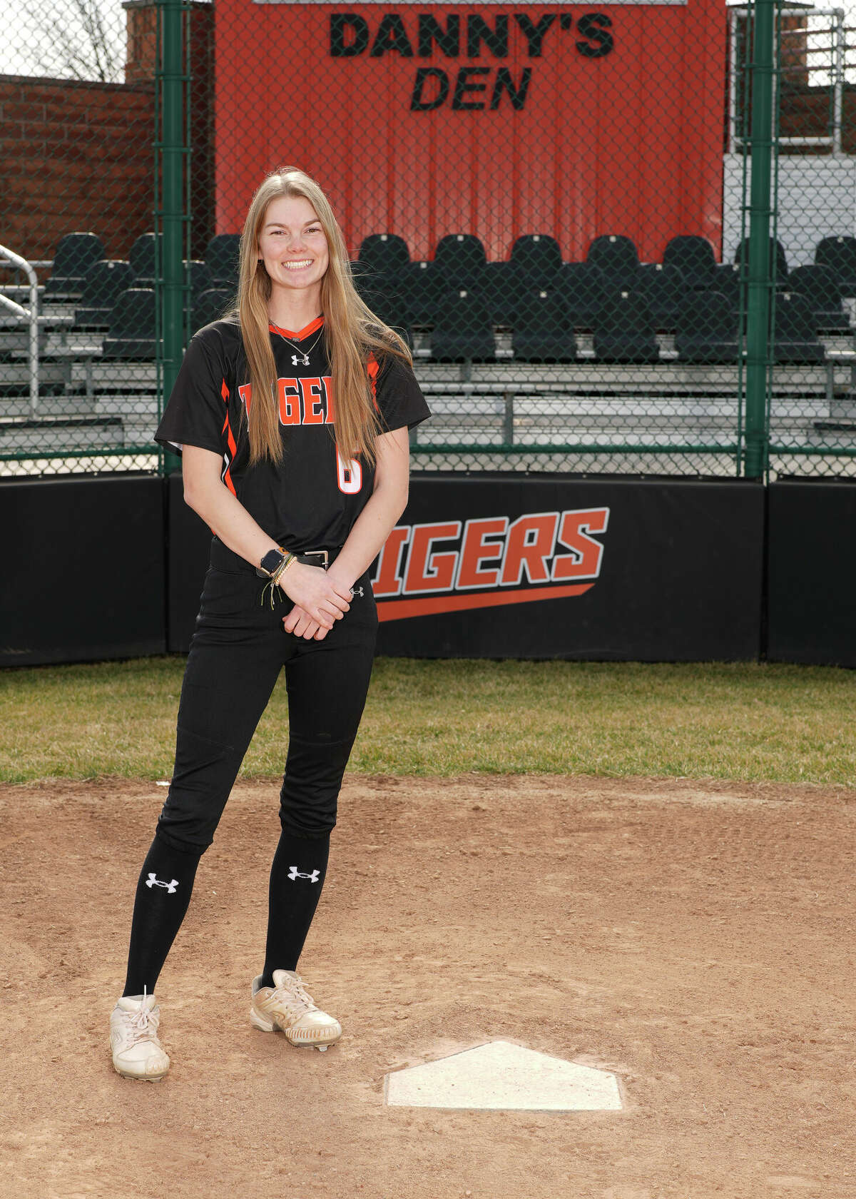 Meet the Edwardsville Tigers softball team