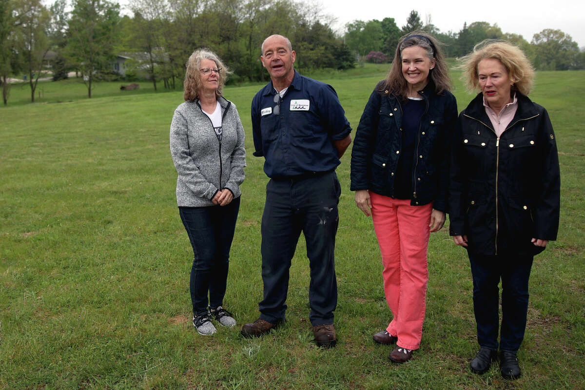 Disc golf courses are popping up around Manistee. Here's why