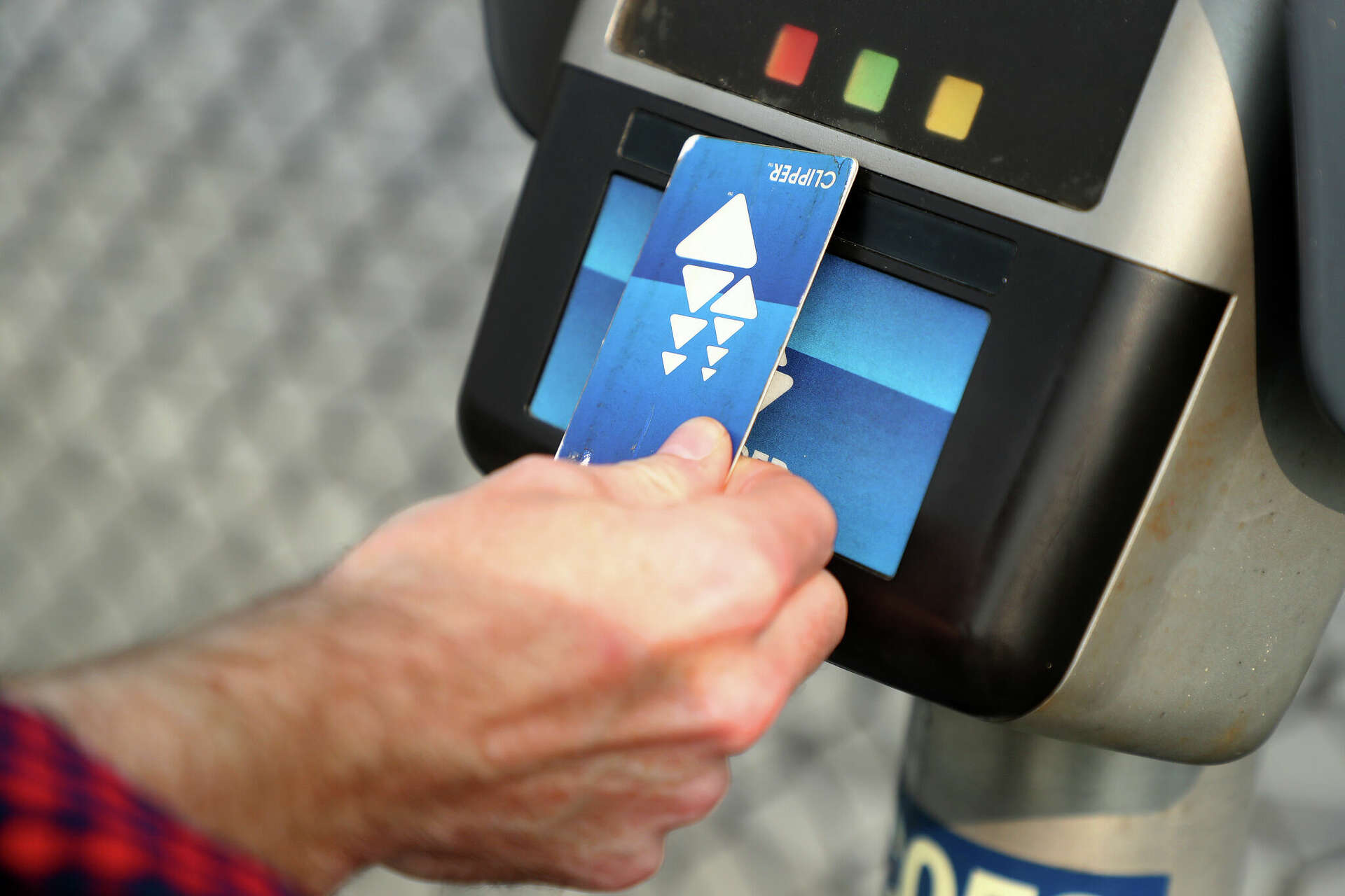 Why BART is encouraging digital Clipper cards
