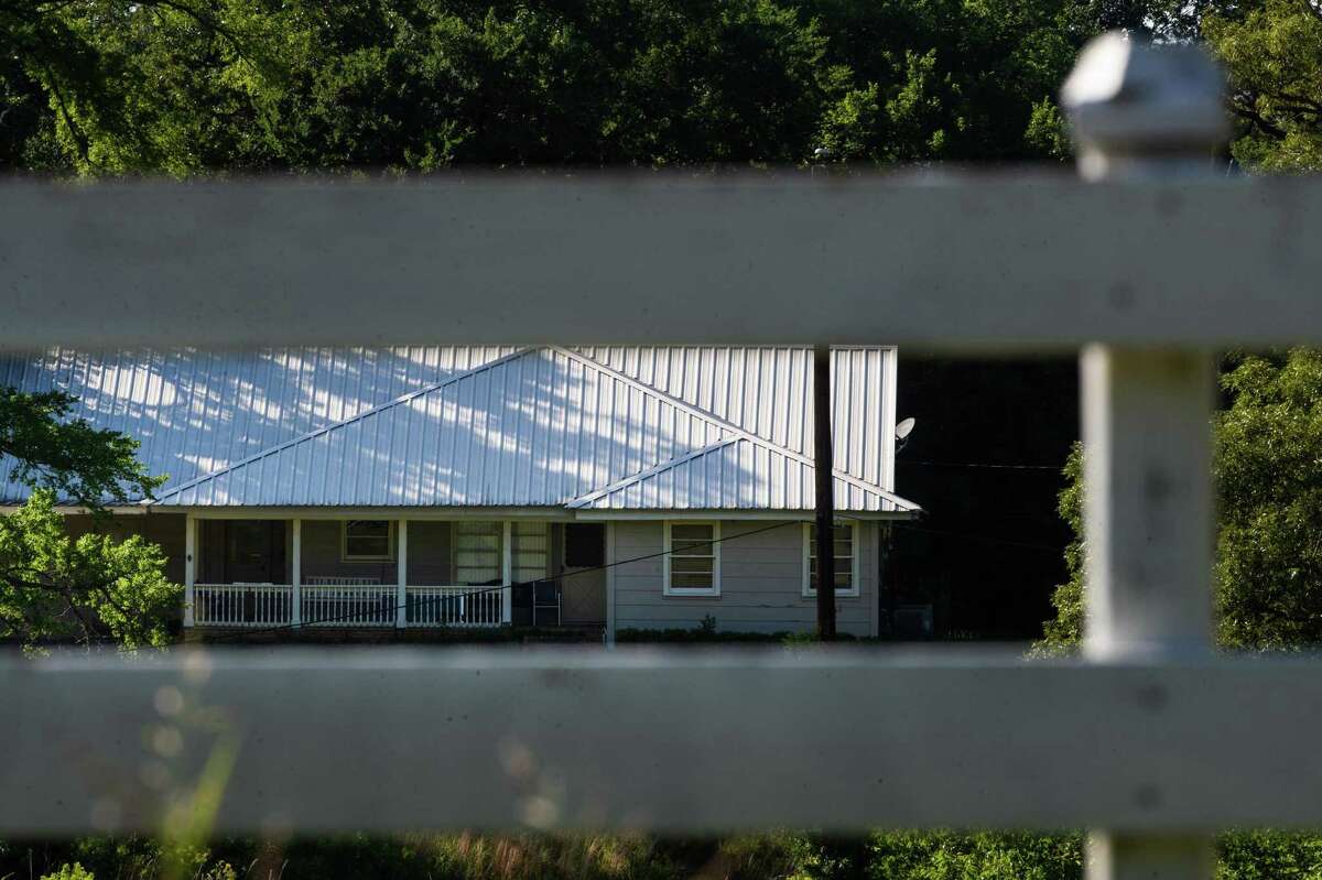 Texas prisoner, who killed 5 from Tomball, may have used handcuff key ...