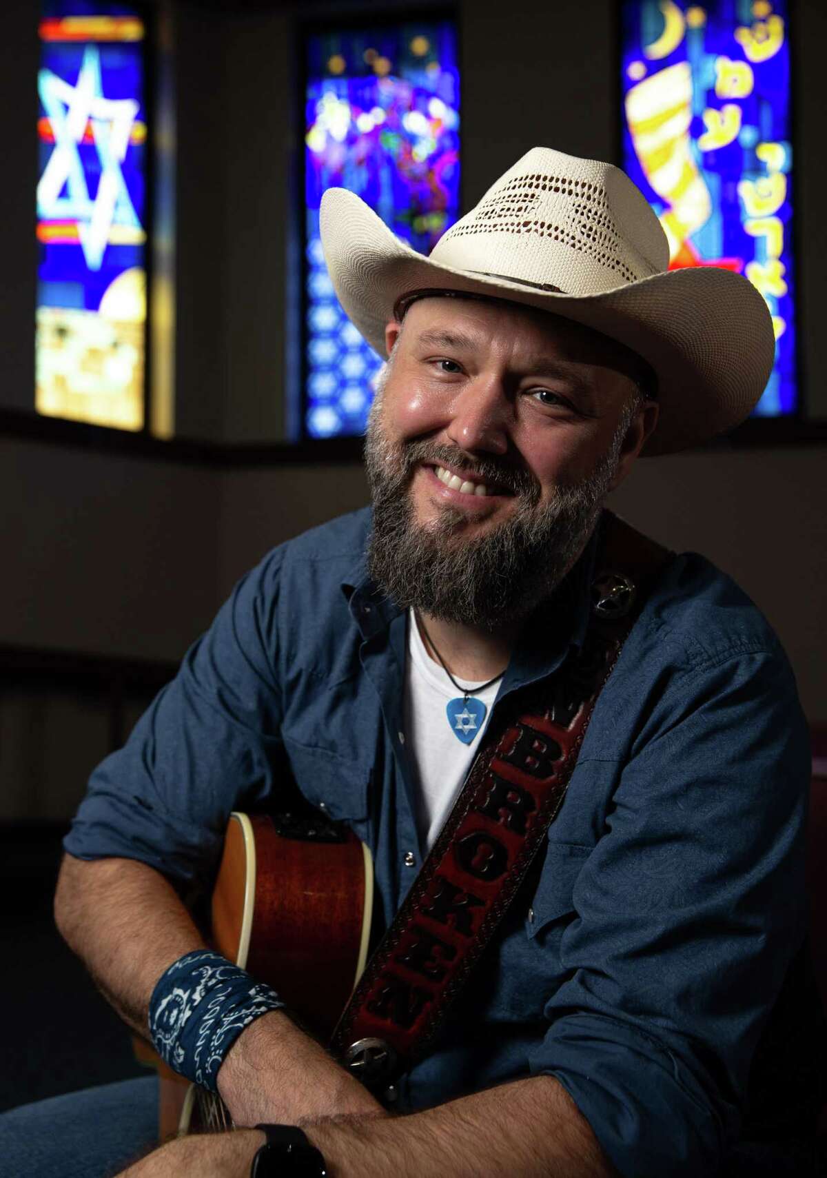 Houston country singer uses music to share history of the Jewish people
