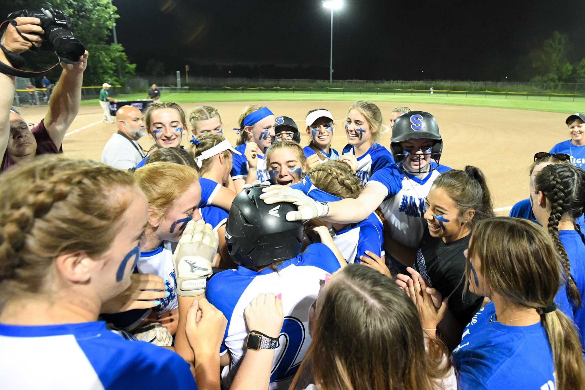 Southington softball sets national record with 20th state title ...