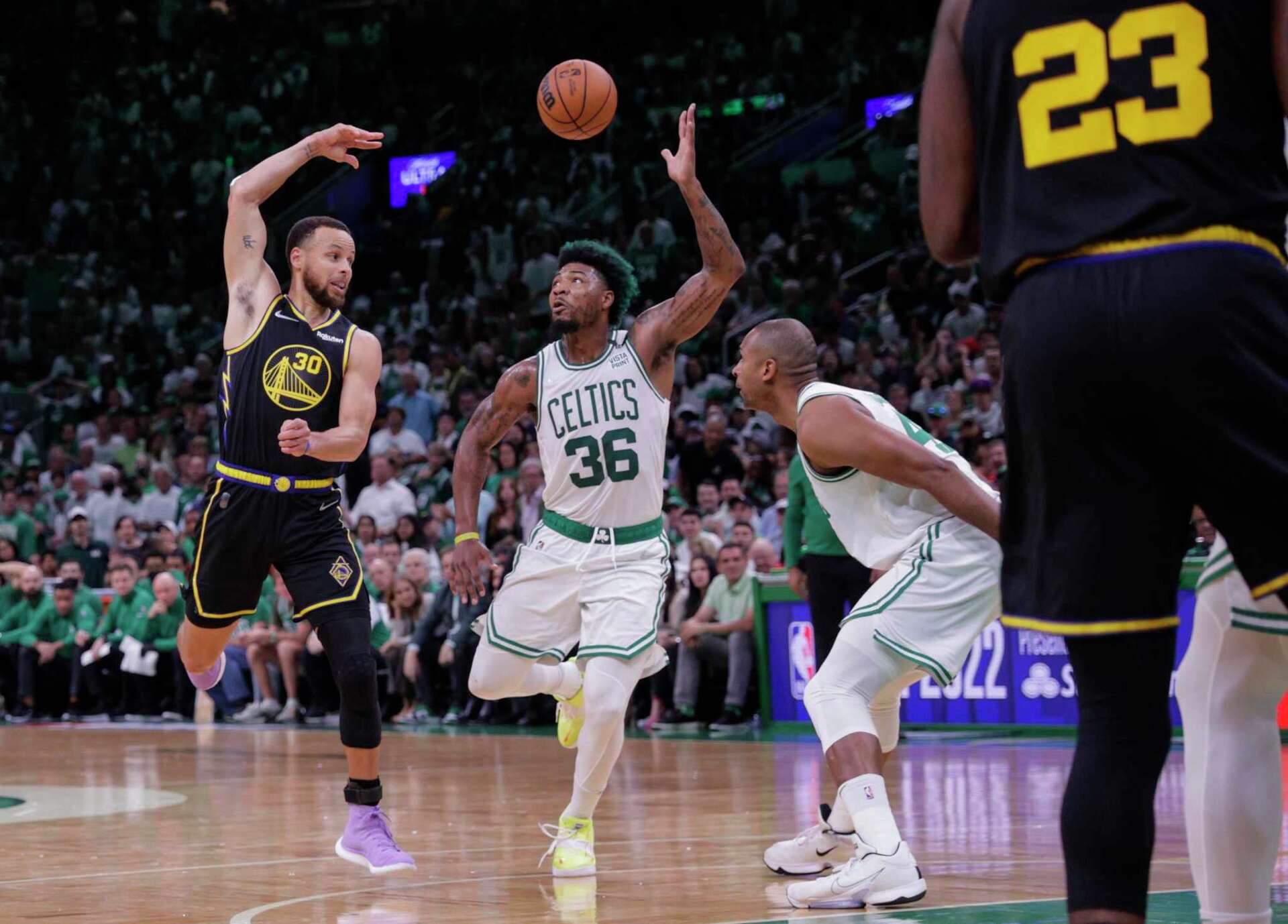 Stephen Curry leads Warriors to Game 4 win to tie NBA Finals