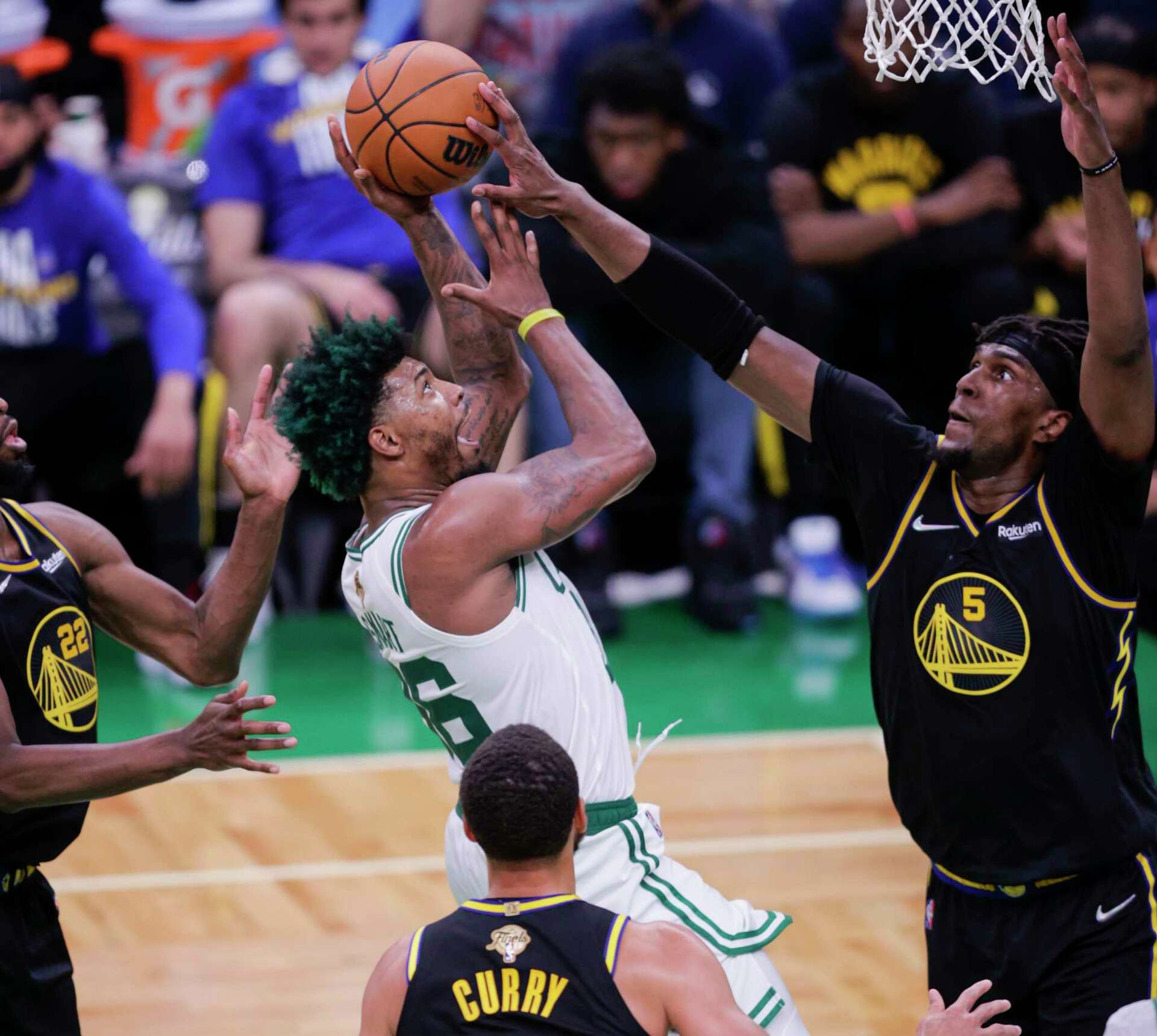 Stephen Curry leads Warriors to Game 4 win to tie NBA Finals