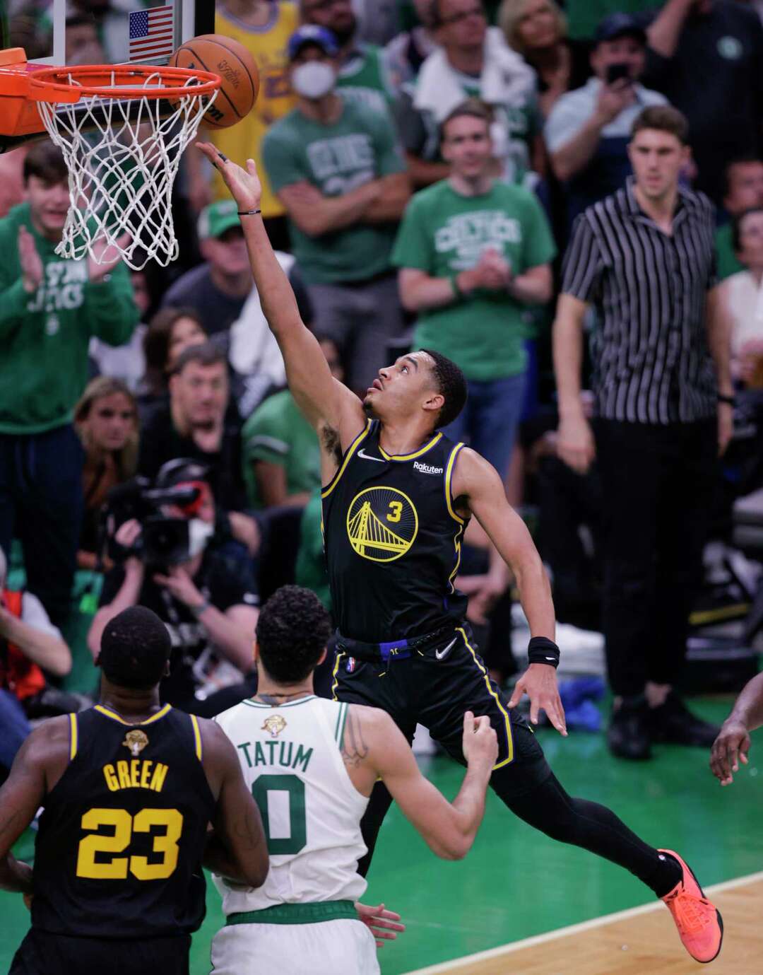 Stephen Curry leads Warriors to Game 4 win to tie NBA Finals