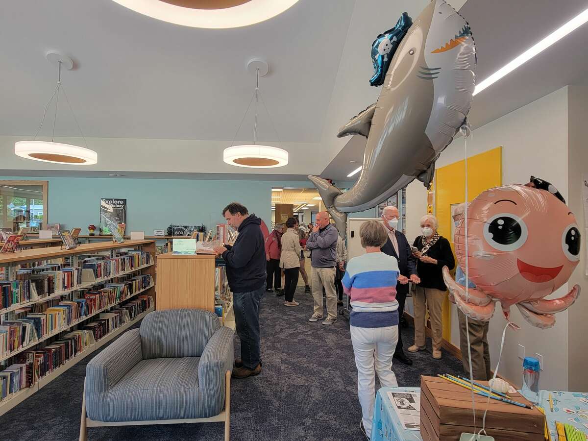 Frankfort Library celebrates its new space