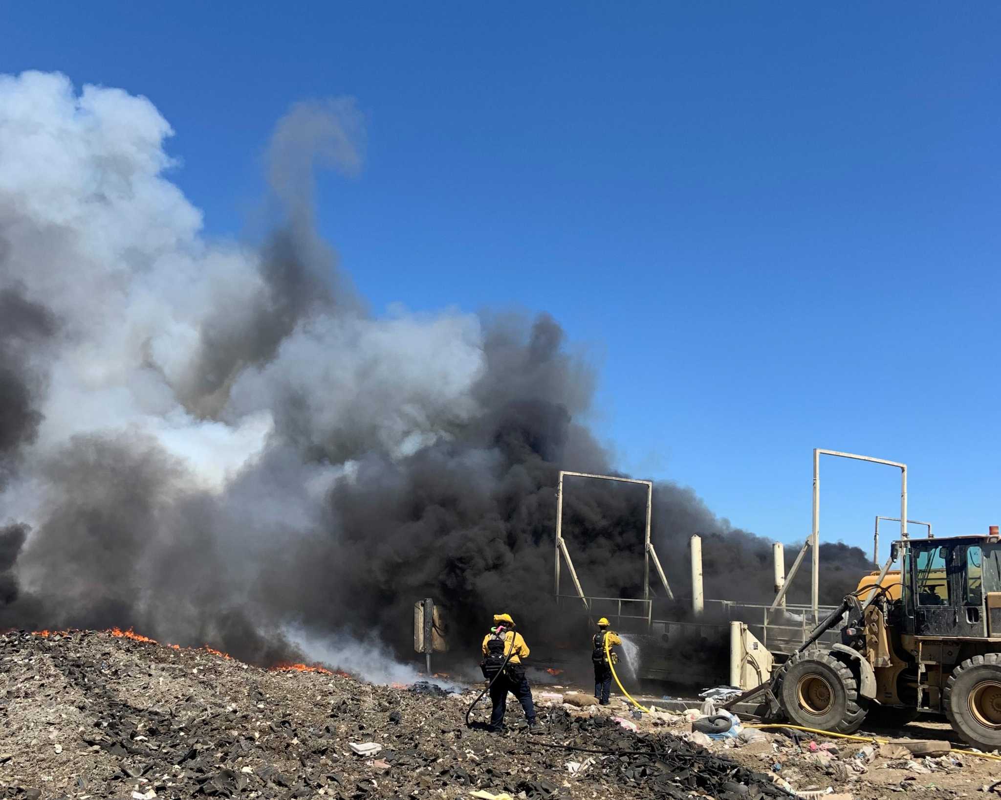 Firefighters battle large debris fire in eastern Alameda County