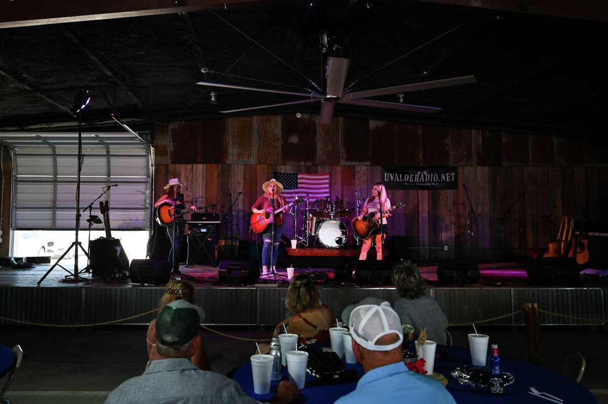 Country artists concert raises money for Uvalde families