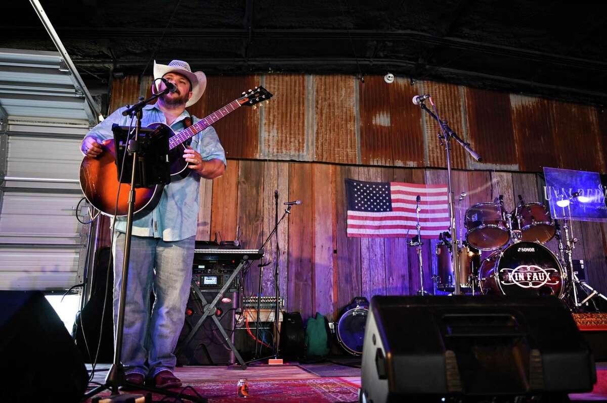 Country artists concert raises money for Uvalde families