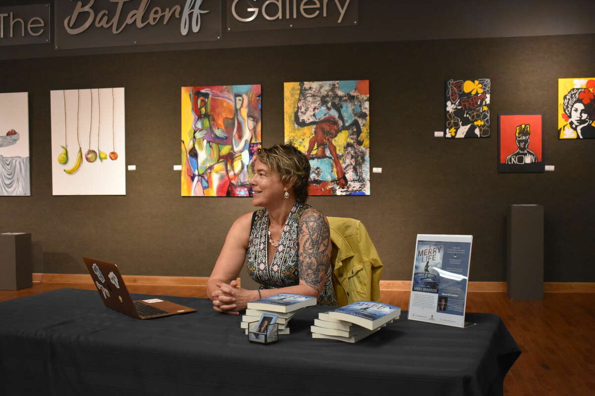 Artworks hosts author book reading in Big Rapids gallery