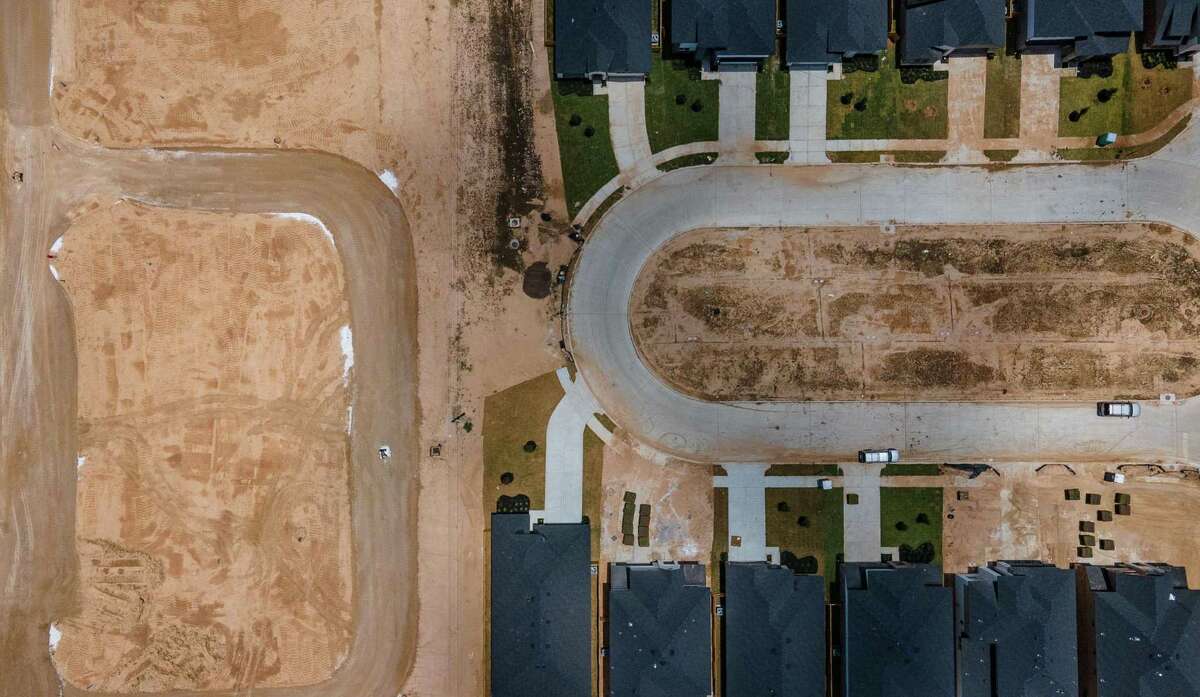 Houston suburbs' master-planned communities step up amenities