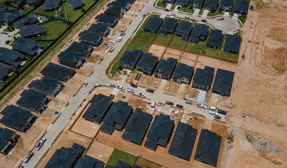 Houston suburbs' master-planned communities step up amenities