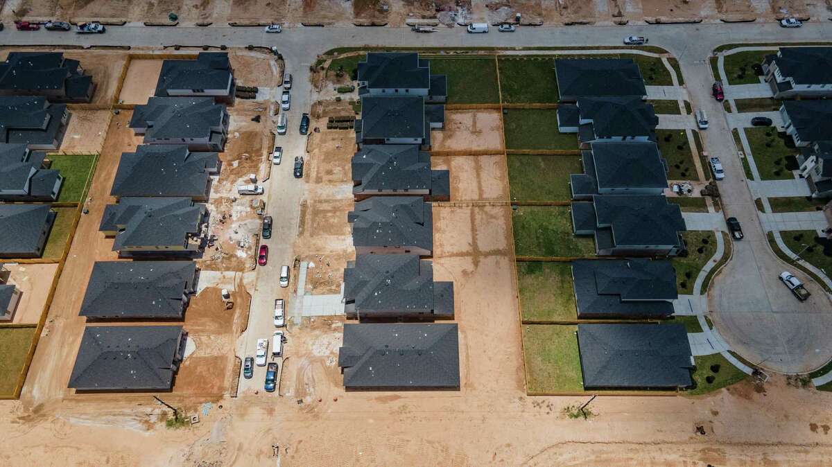 Houston suburbs' master-planned communities step up amenities