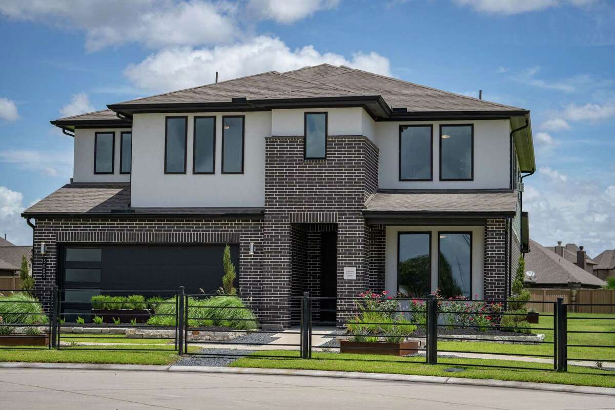 Houston suburbs' master-planned communities step up amenities