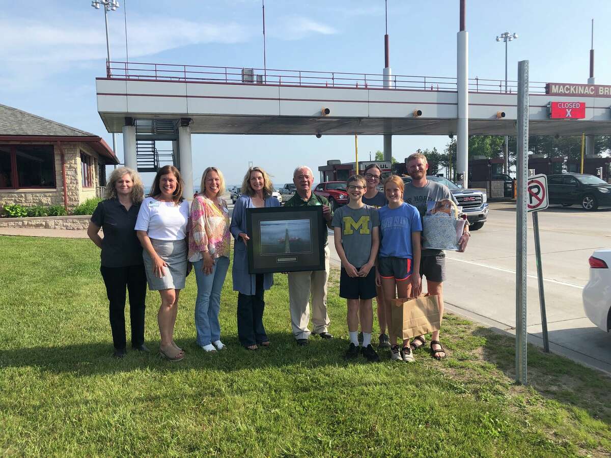 Michigan family drives 200 millionth vehicle across Mackinac Bridge