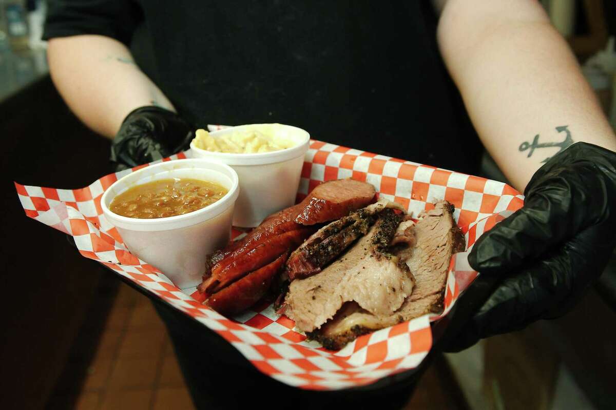 Barbecue-cooking couple takes next step with opening of New Deer Park ...
