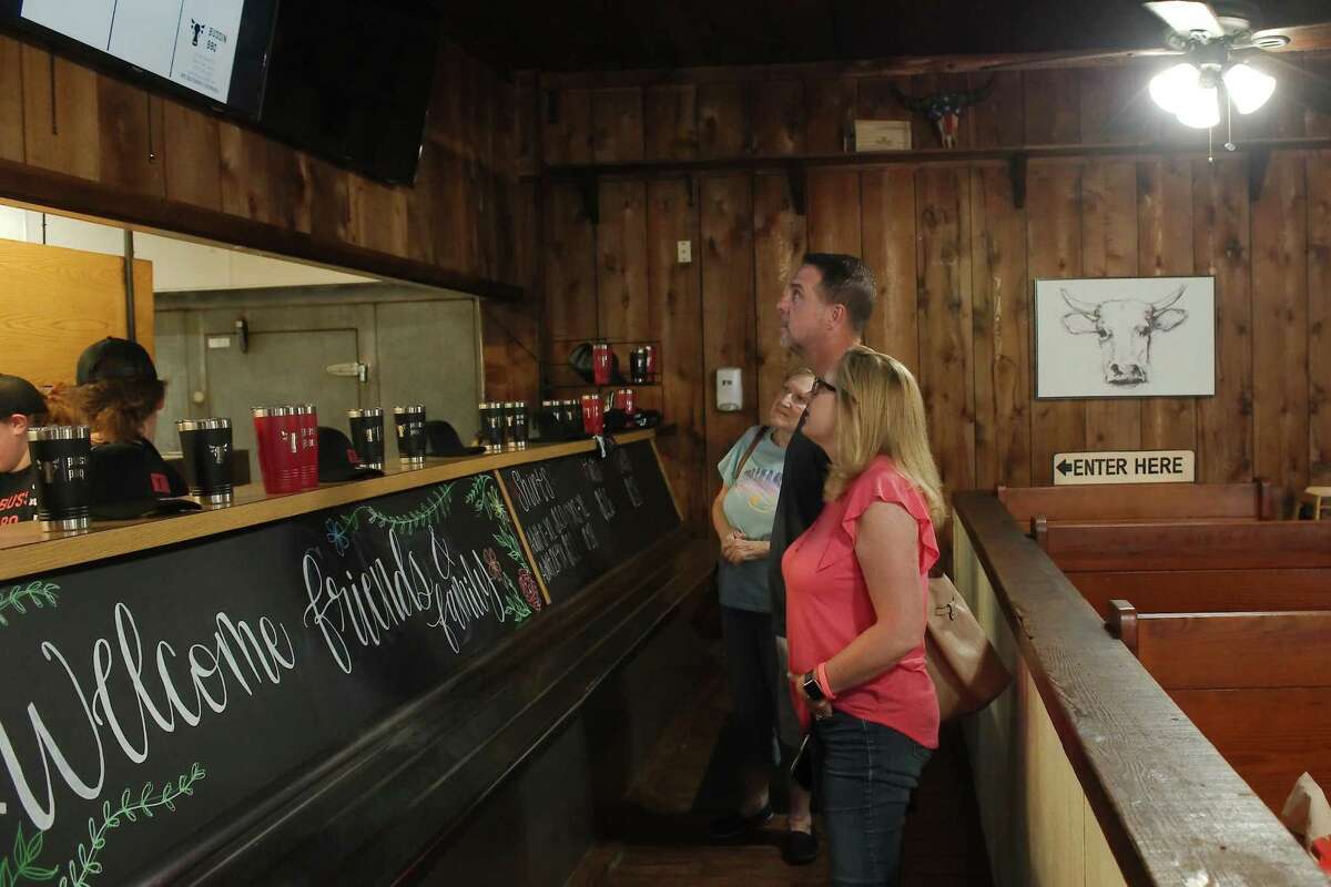 Barbecue-cooking couple takes next step with opening of New Deer Park ...