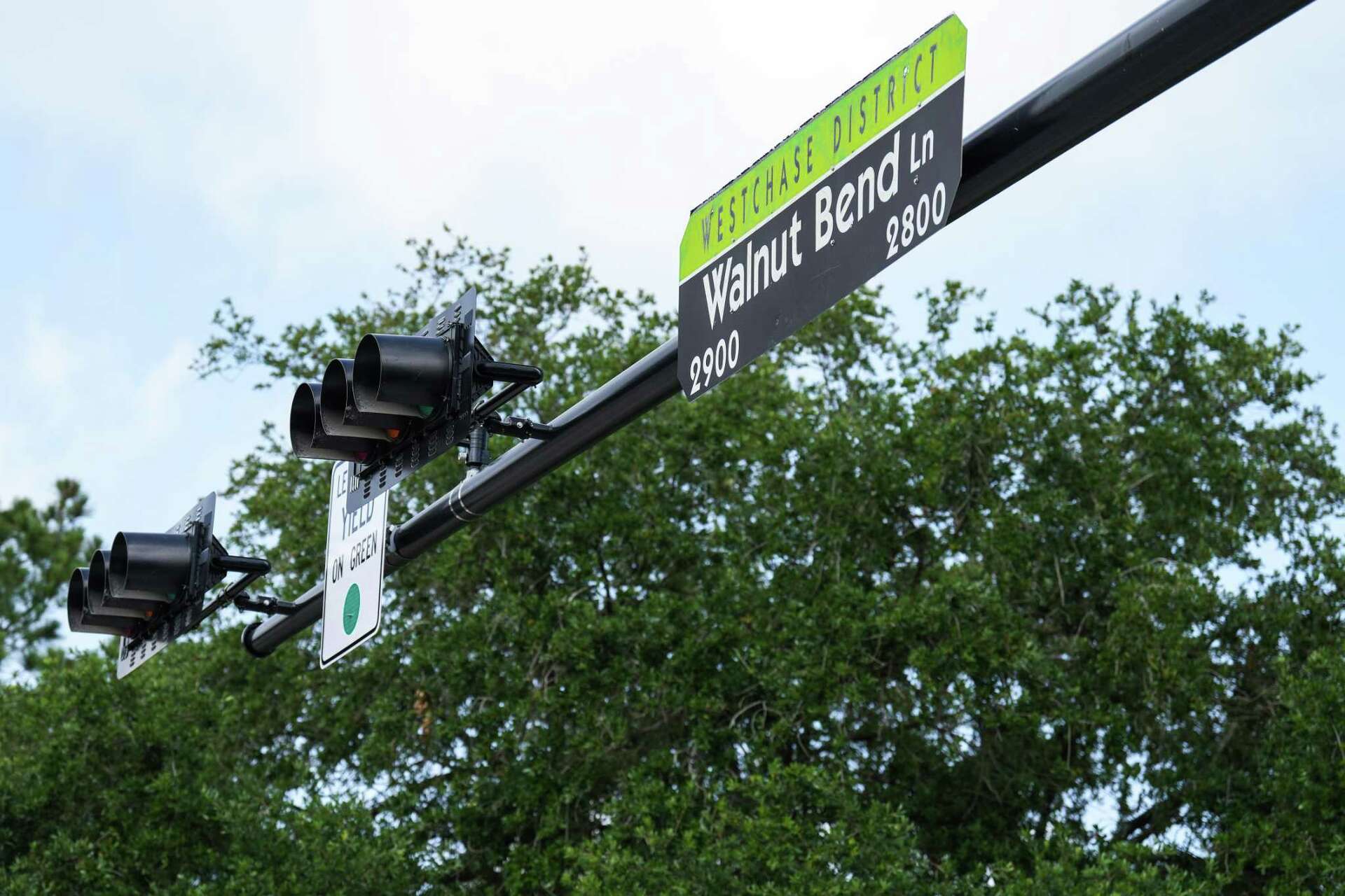 What Texas law says about driving through traffic light blackouts