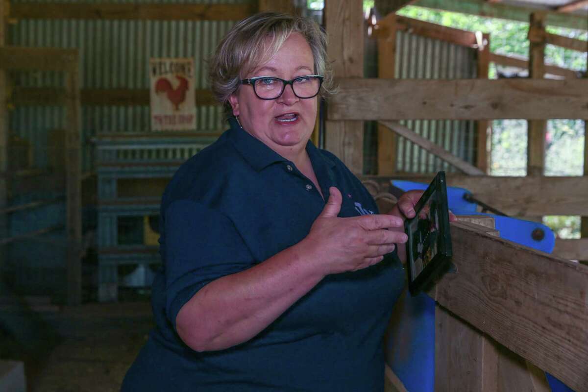 Widow of Alvin principal who died of COVID rejects school named for him ...