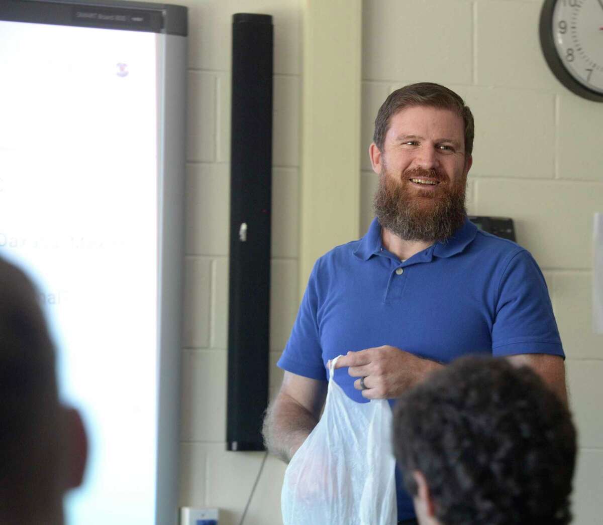 From tutoring to bringing groceries, CT teacher goes ‘above and beyond ...
