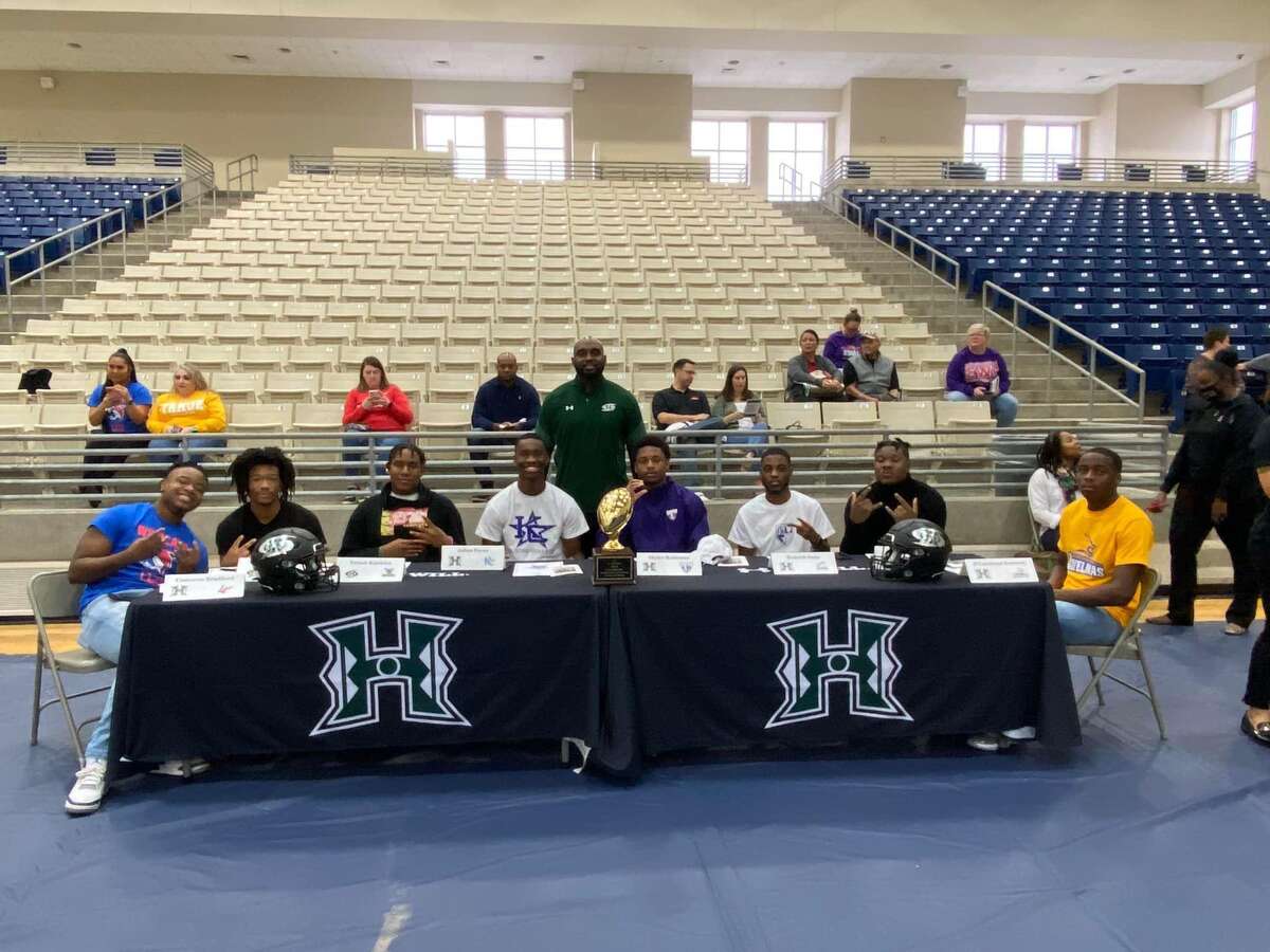 Fort Bend ISD sends impressive class to college athletics