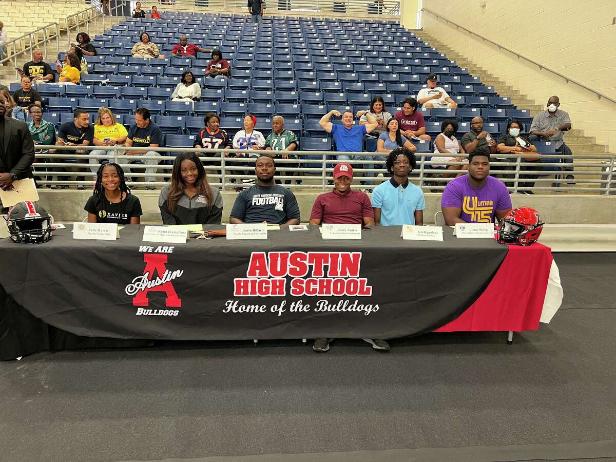Fort Bend ISD sends impressive class to college athletics