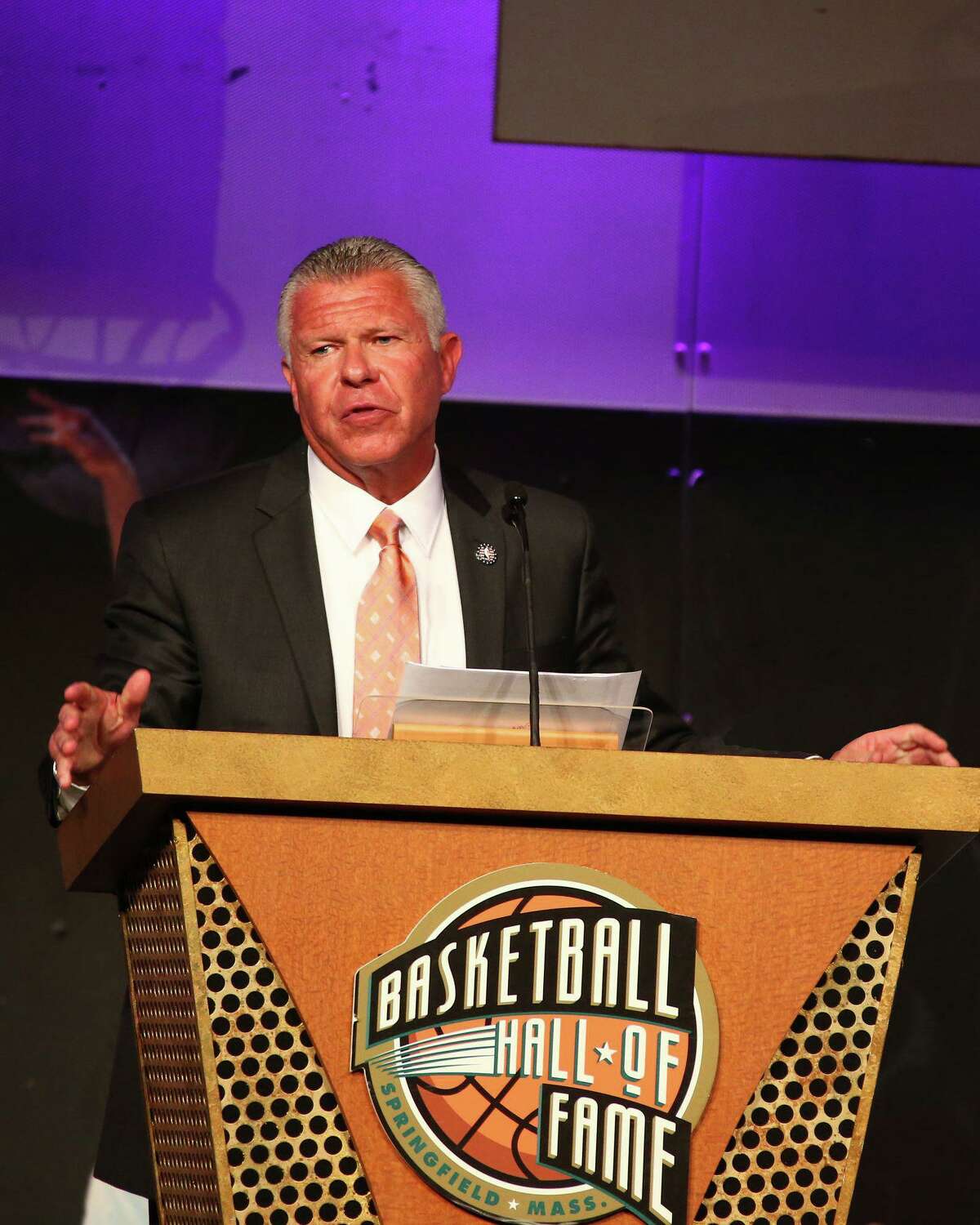 An NBA referee’s new mission: post-traumatic stress for health care workers