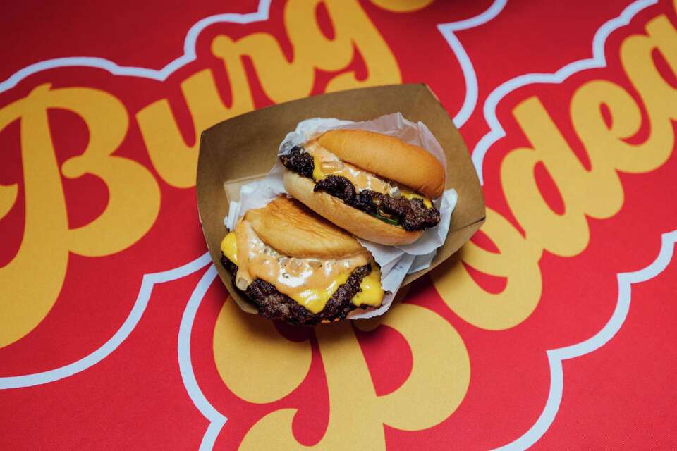 Smash burger sensation Burger Bodega opens first Houston restaurant ...