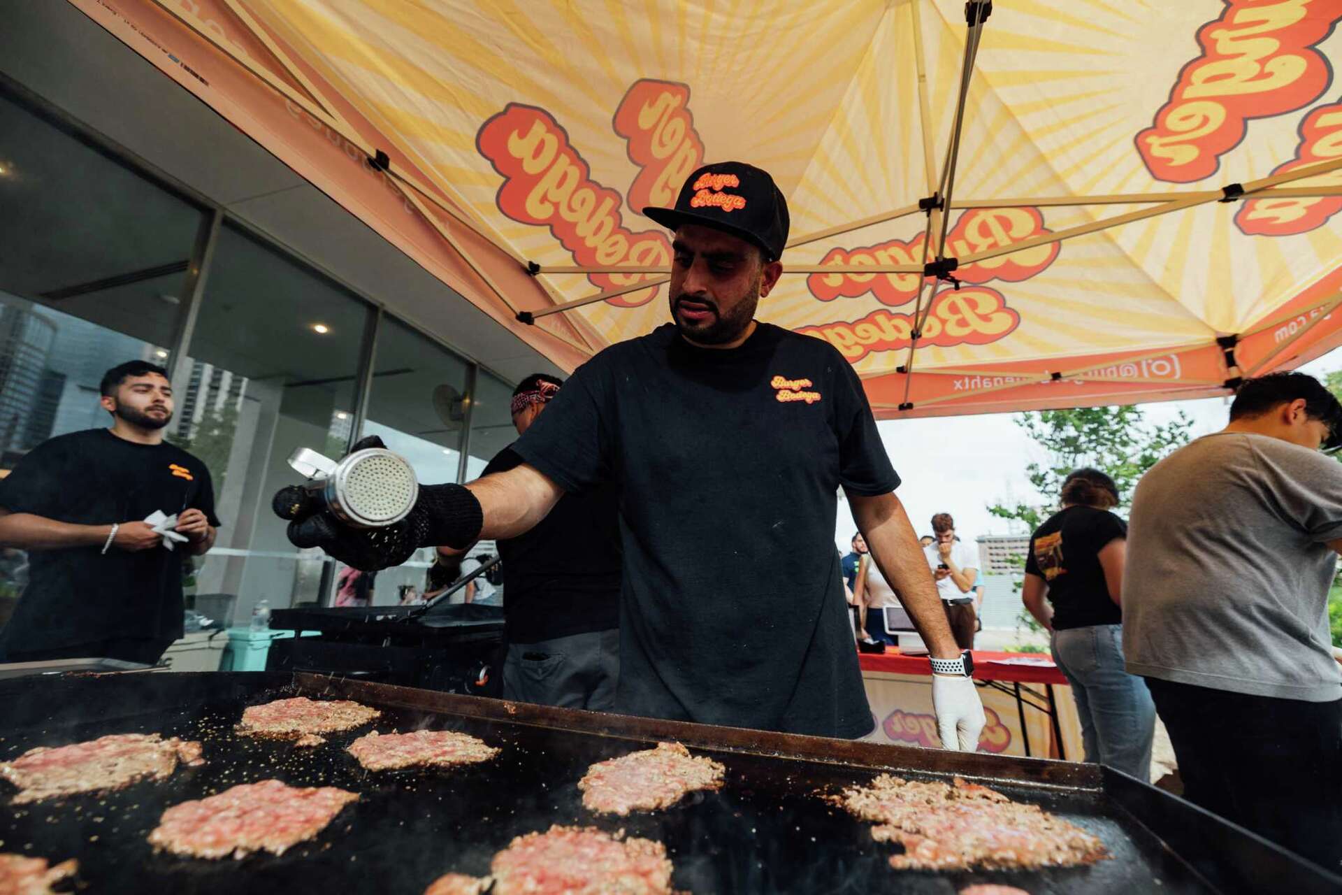 Smash burger sensation Burger Bodega opens first Houston restaurant ...