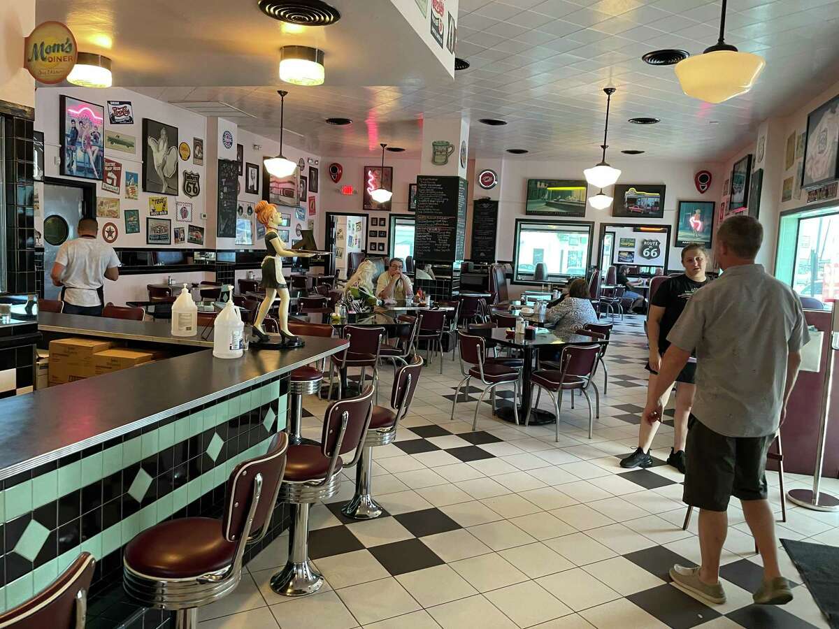 1950s-themed 410 Diner a ‘Heartbreak Hotel’ for sandwich lovers