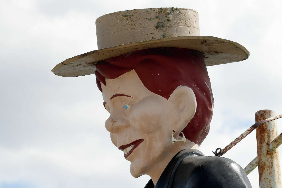 Beaumont Muffler Man is a bona fide roadside attraction