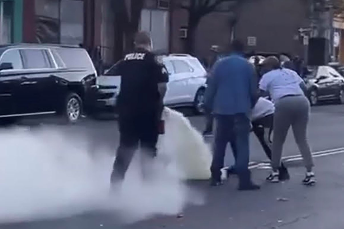 Mrs Doubtfire Help Is On The Way Gif