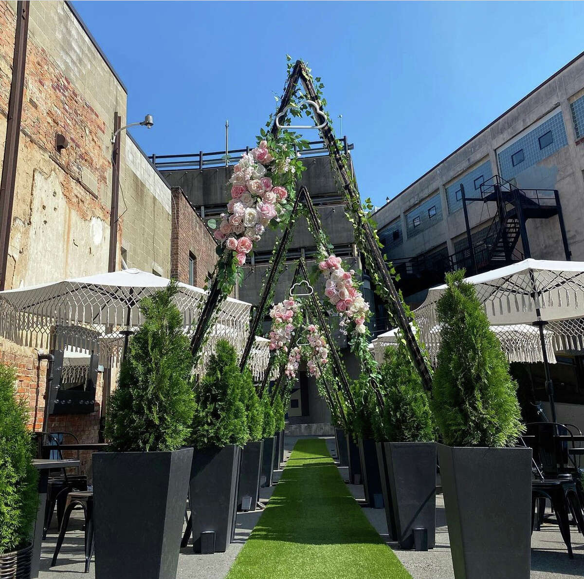 Outdoor dining spots in Albany, Schenectady, Saratoga, Hudson