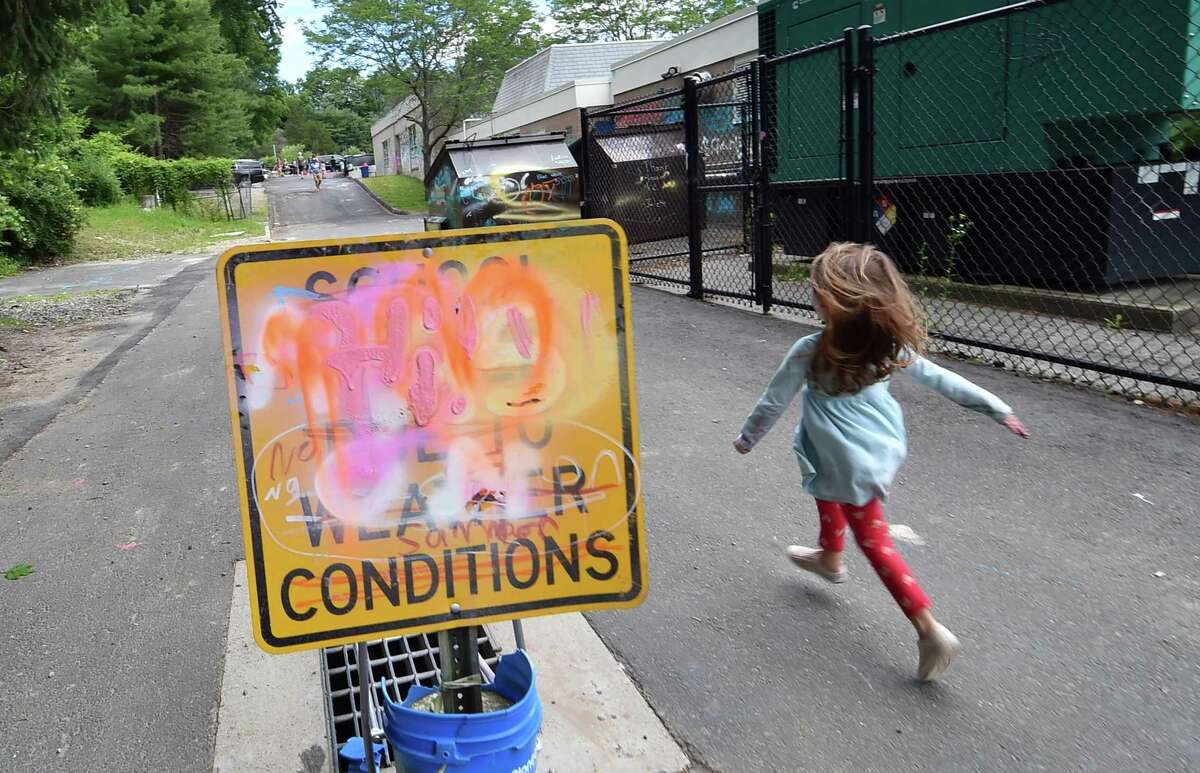 How do you say goodbye to a Darien school used since the ‘60s? With ...